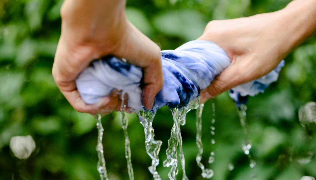 Frequência para lavar roupa: quando colocar cada peça no cesto?